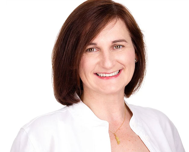 About Christine – Christine Flynn (aka Christine Hewitt)